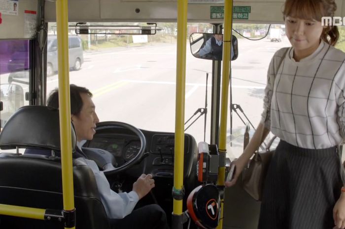 Ikuti 8 Tips Ini Agar Tetap Aman Naik Bus! Wajib Tahu Nih Girls ...