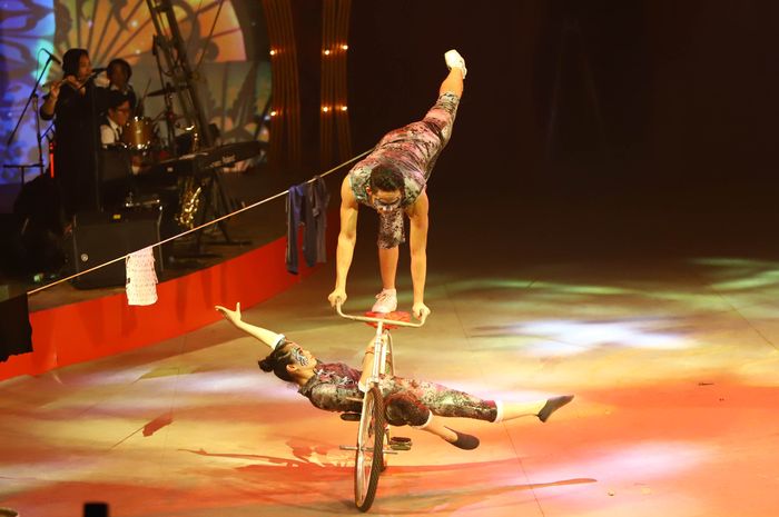 Lihat Foto-foto Keren Pertunjukkan Oriental Circus Indonesia - Fotokita