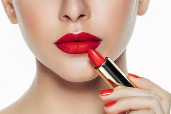 Biar Stunning, Gini 4 Cara Pilih Lipstik Merah Sesuai Warna Kulit ...