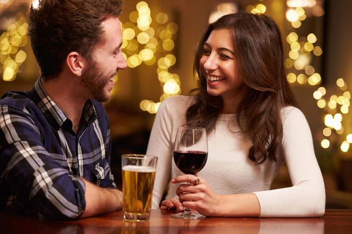 Ini 9 Cara Ampuh Menarik Perhatian Pria, Salah Satunya Menertawakan Diri - Intisari