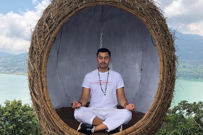 Jadi Instruktur Hingga ke India, Begini Pose Yoga Menantang ala ...