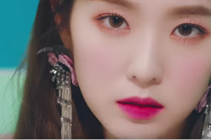 Tutorial Bikin Bibir Terlihat Kecil dan Tipis ala Seleb Korea. Coba Yuk! - CewekBanget