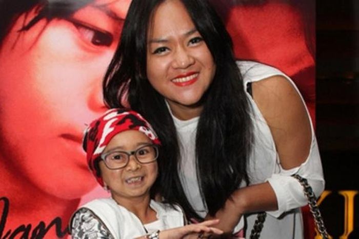 Penampilan Yunita Lestari, Mantan Istri Daus Mini Saat Santap Makanan ...