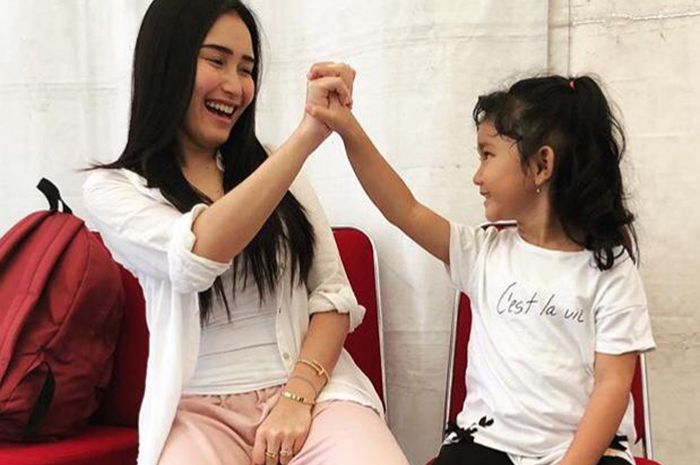 Nikah Cuma 20 Hari, Ayu Ting Ting Ceritakan Sedihnya Kena Omel Karena ... Nikah Cuma 20 Hari, Ayu Ting Ting Ceritakan Sedihnya Kena Omel Karena ...