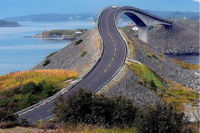 7 Jalanan Paling Menakutkan, Namun Juga Sangat Indah, Berani Lewat ...