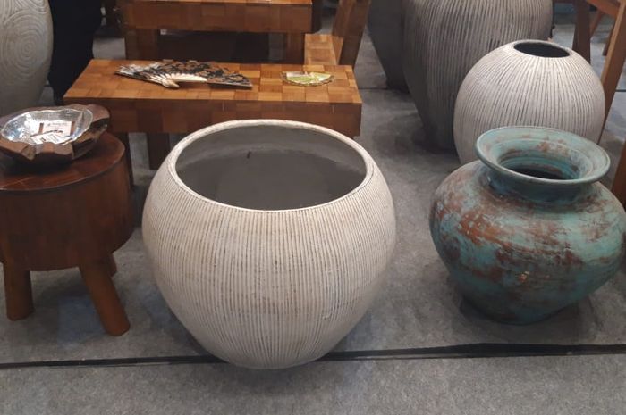 Guci Tanah Liat Sebagai Dekorasi Rumah, Fungsional Sekaligus Visual ...