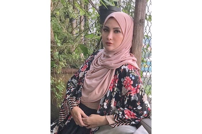 18 Tahun Mualaf, Natalie Sarah Makin Cantik Berbalut Hijab! Intip ...