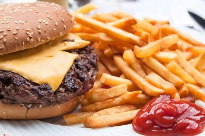 Masih Suka Konsumsi Fast Food? Ini yang Terjadi Pada Tubuh Setelah ...