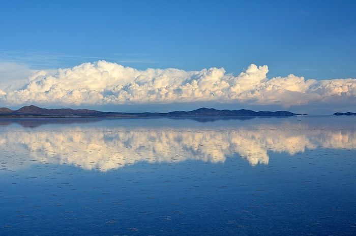 Berkunjung ke Salar de Uyuni, Danau Garam Sekaligus Cermin Alam ...