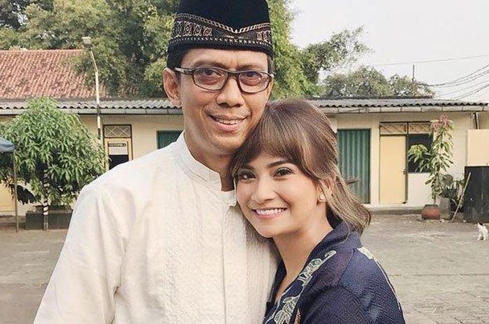 Akhirnya Vanessa Angel Dibesuk Ayah dan Ibu Sambungnya, Doddy Sudrajat ... Akhirnya Vanessa Angel Dibesuk Ayah dan Ibu Sambungnya, Doddy Sudrajat ...