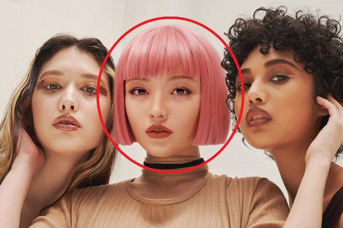 Untuk Pertama Kalinya, Model Virtual Berpose Bareng Model Manusia - Hai