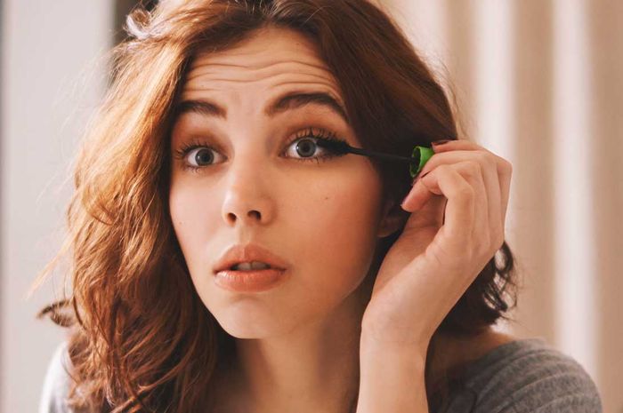 Rekomendasi Maskara Waterproof Lokal Agar Bulu Mata Anti Luntur Saat ...