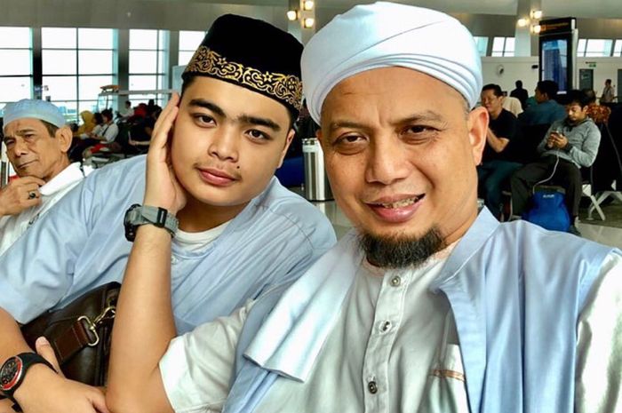 Ameer Azzikra, Anak Ustad Arifin Ilham, Meninggal Dunia di Usia 20 ... Ameer Azzikra, Anak Ustad Arifin Ilham, Meninggal Dunia di Usia 20 ...