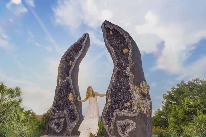 Cantiknya Crystal Castle yang Berisi Kristal-Kristal Terbesar di Dunia ...