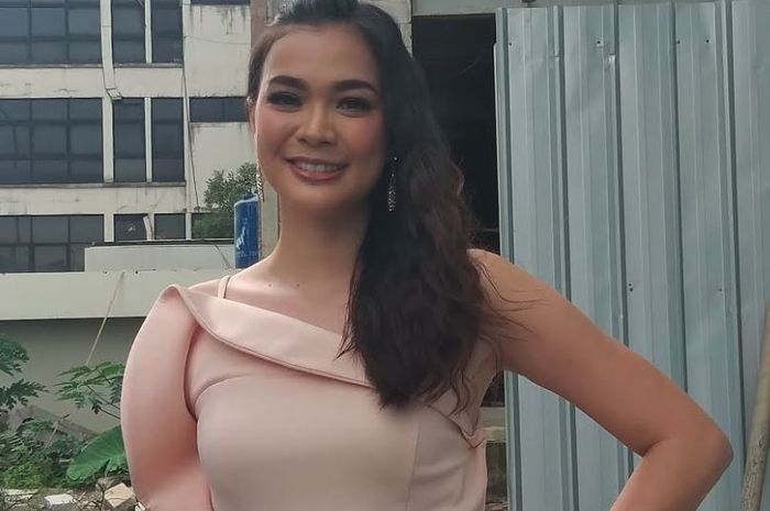 Antusias dan Posting Foto Pakai Baju Bhayangkari, Kezia Warouw Malah ...