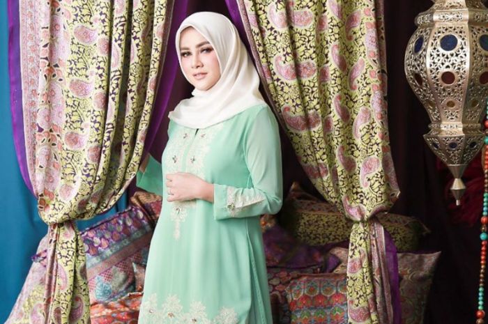 Lihat Model Fashion Hijab Sporty Olla Ramlan saat Liburan yang Curi ...