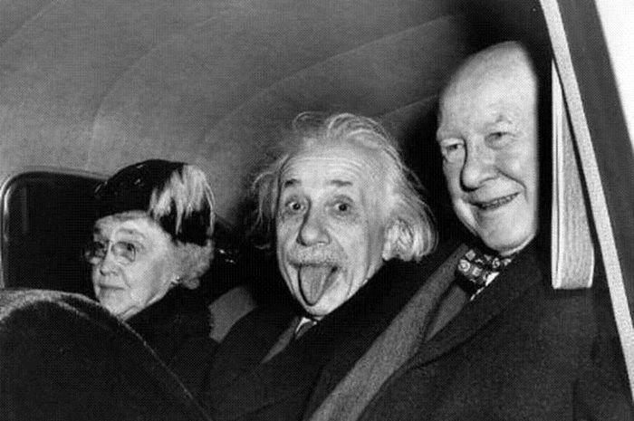 Ternyata Ini Cerita di Balik Foto Albert Einstein Menjulurkan Lidahnya ... Ternyata Ini Cerita di Balik Foto Albert Einstein Menjulurkan Lidahnya ...