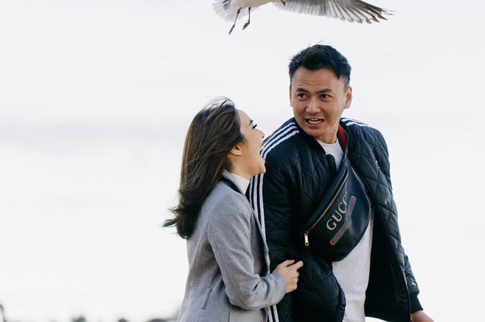 Wijin Kena Kotoran Burung saat Foto Mesra Bareng Gisella Anastasia ...