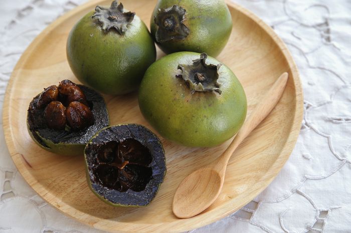 Langka di Indonesia, Buah Sawo Hitam Dijual dengan Harga Rp 150.000 - Bobo