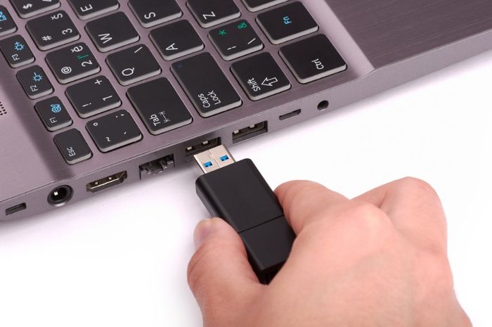 Ternyata, Ada Alasan Menarik di Balik Desain USB yang Merepotkan Itu ...