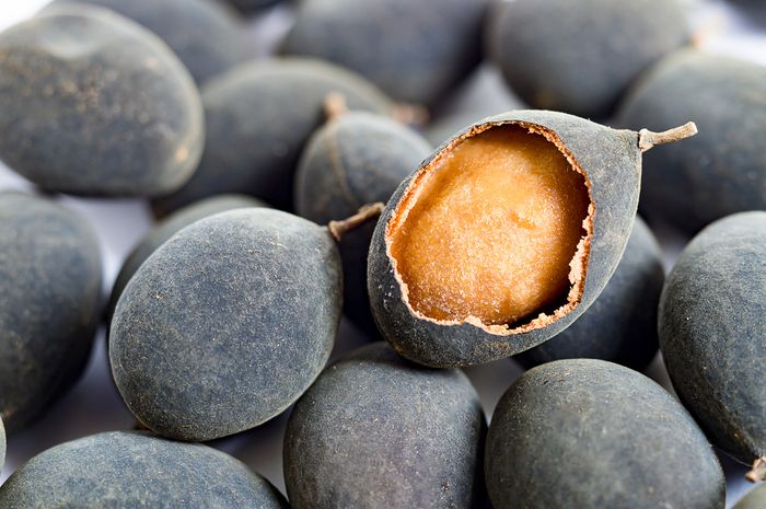 Jadi Jajanan Tenar Masa Dulu, Asam Kranji Mulai Langka Ditemui - Bobo