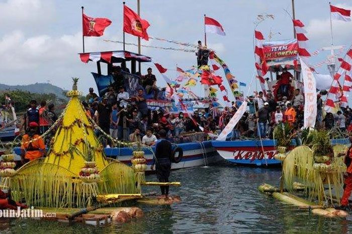 Larung Sembonyo, Cara Adat Nelayan Trenggalek Ucapkan Syukur - National ...