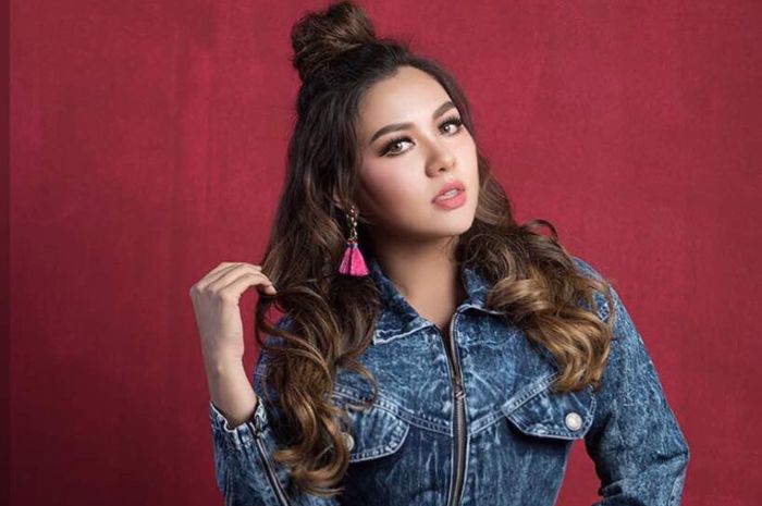 Nonton Pertandingan Bola, Intip Penampilan Seksi Vicky Shu Pamer Body ...