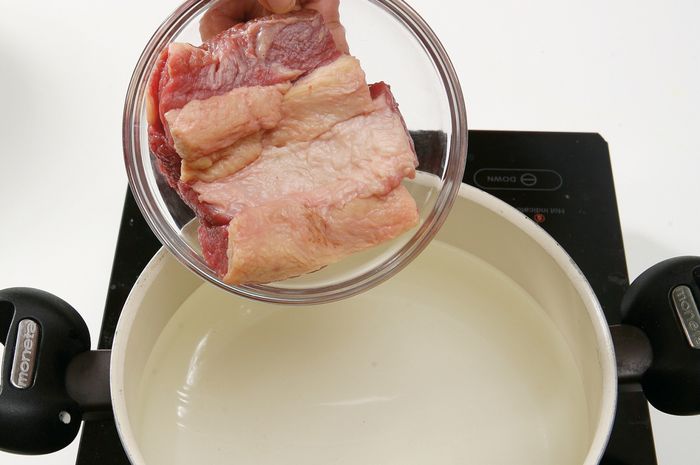 Tips Membuat Kaldu Daging yang Enak, Sebaiknya Direbus Pakai Air Dingin ...