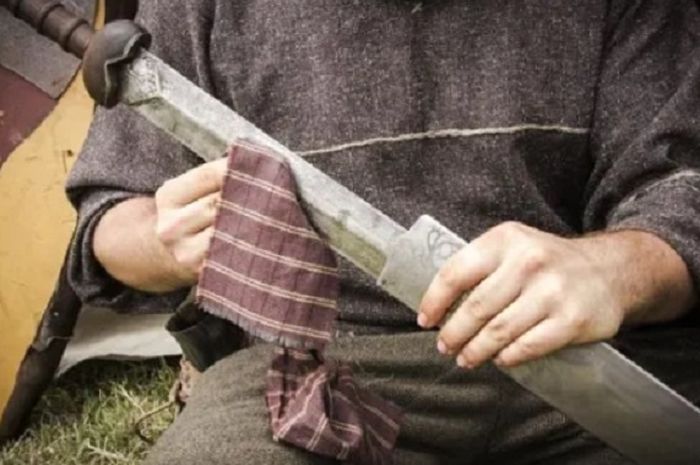 Mematikan, Ini 5 Senjata yang Digunakan Orang Barbar untuk ...