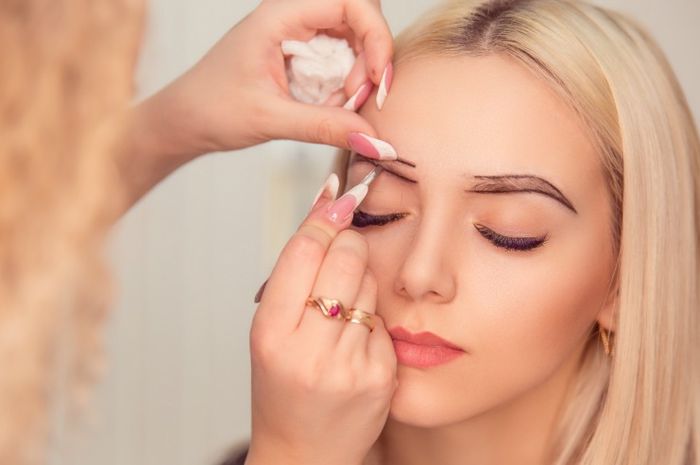 Pilihan Model Alis yang Sesuai dengan Bentuk Wajah Bulat, Jangan Asal Ya!