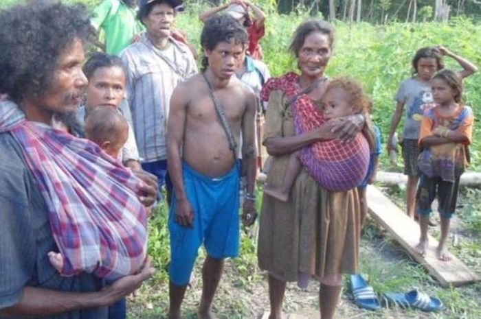 Tak Lagi Hidup Berpindah di Belantara, Suku Terasing yang Tak Bisa ...