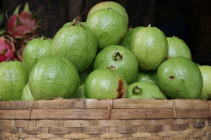 Miliki Bentuk dan Rasa yang Beragam, Ini 6 Jenis Jambu Populer di ...