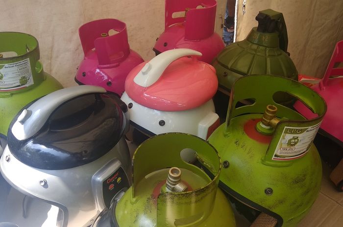 Unik nih, Ada Helm Berbentuk Rice Cooker, Granat Sampai Tabung Gas - Hai