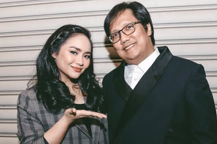 Selalu Sayang Papa. Ini 6 Momen Gita Gitawa & Erwin Gutawa yang Manis ...