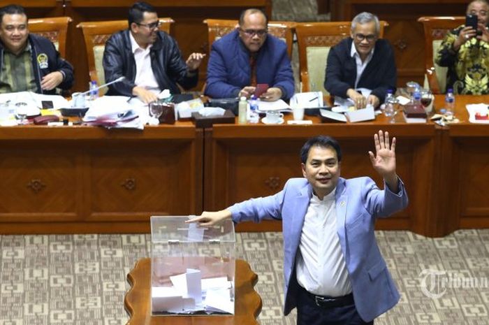 Aziz Syamsuddin Ngaku Sedang Isoman Saat Berusaha Dijemput KPK, Tes ...