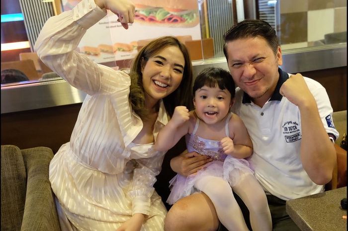 Tangis Gisella Anastasia Pecah saat Gempi Video Call Gading Marten dan Memintanya Pulang untuk ...