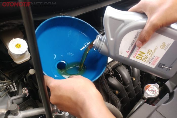 Gampang Kok, Begini Cara Mudah Mendeteksi Oli Palsu dari Kemasan - Hai