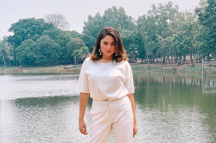 Tampilannya Makin Berani dan Dewasa, Marshanda Percaya Diri Pose Tanpa ...