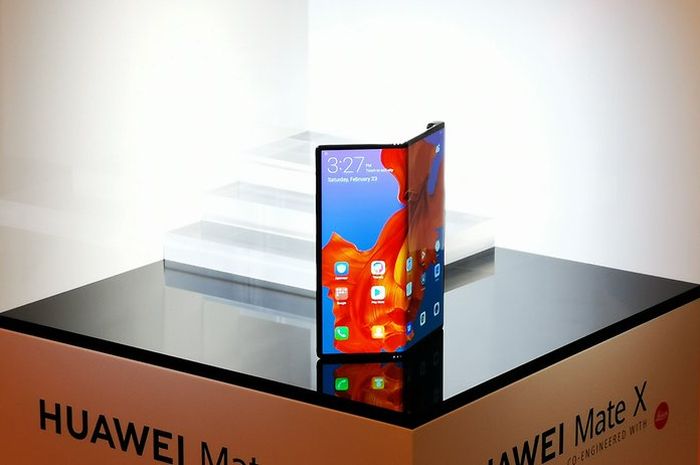 Huawei Resmi Luncurkan Ponsel Lipat Huawei Mate X 5G, Harganya? - Info Komputer