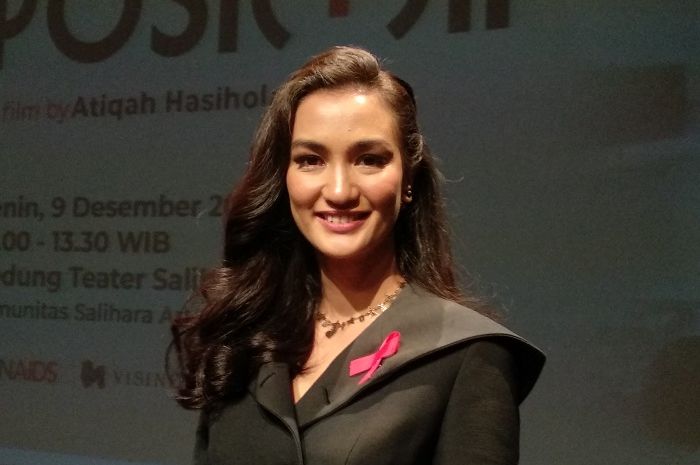 Pertama Kali Jadi Sutradara, Atiqah Hasiholan: Berat!