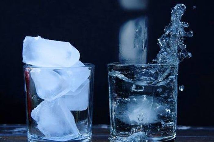Tak Perlu Bingung Lagi, Kenali Ciri-ciri Buat Bedakan Es Batu dari Air ...
