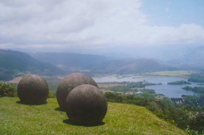 Bola-Bola Batu Misterius Beraneka Ukuran Ditemukan di Kosta Rika - Bobo