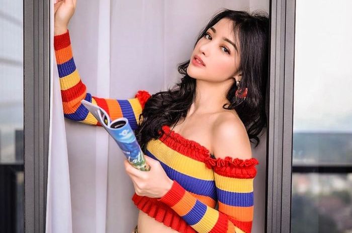 Berpose di Kolam Renang dengan Caption Genit, Warganet Ramai Komentari ... Berpose di Kolam Renang dengan Caption Genit, Warganet Ramai Komentari ...