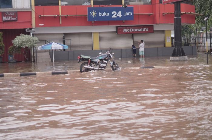 Dki Jakarta Kembali Hujan Deras And Banjir Bpbd Sebut Beberapa Pintu Air