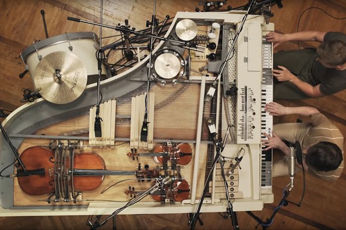 Keren, Band Ini Ciptakan Alat Musik Gabungan dari 20 Instrumen! - Kids