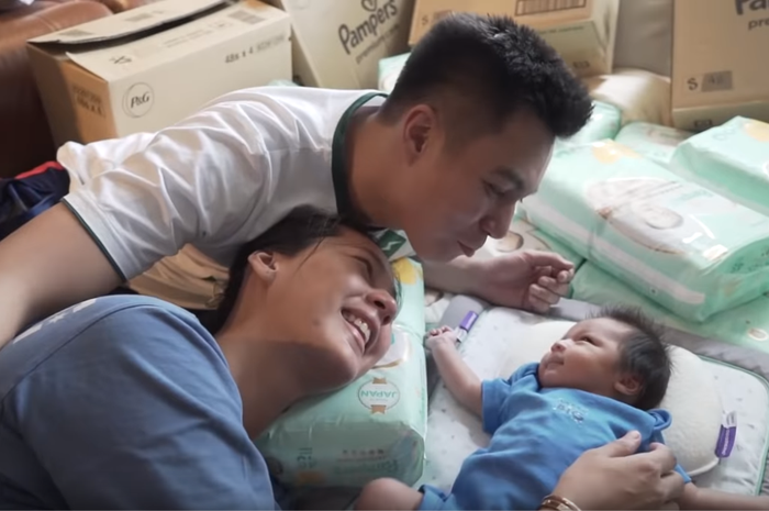 Terheran-heran Lihat Foto Anaknya saat Tersenyum, Baim Wong: Mukanya ... Terheran-heran Lihat Foto Anaknya saat Tersenyum, Baim Wong: Mukanya ...