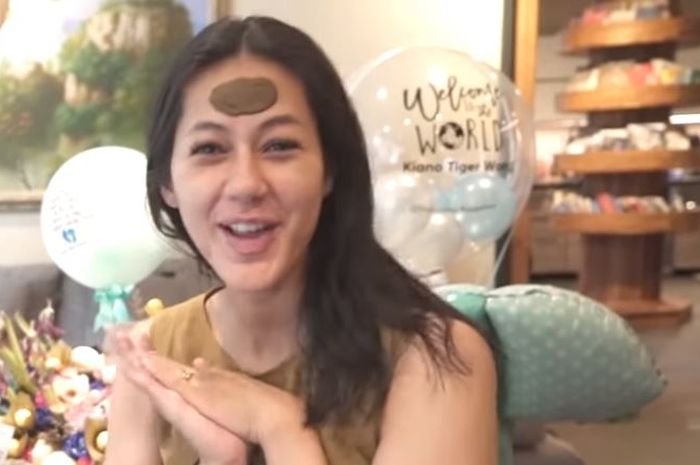 Viral Paula Verhoeven Gunakan Pilis Setelah Melahirkan Anak Pertamanya ... Viral Paula Verhoeven Gunakan Pilis Setelah Melahirkan Anak Pertamanya ...