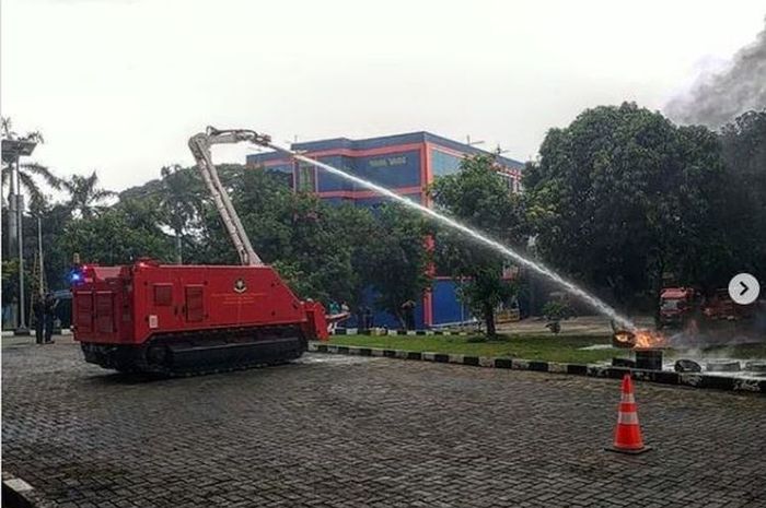 DKI Jakarta Punya Robot Pemadam Kebakaran yang Canggih, Ini Dia ...