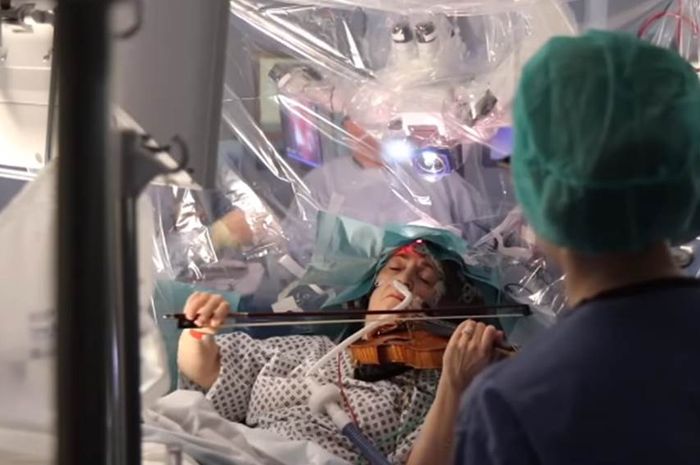 Tetap Main Biola Ditengah Operasi Pengangkatan Tumor Otak, Musisi Ini ...