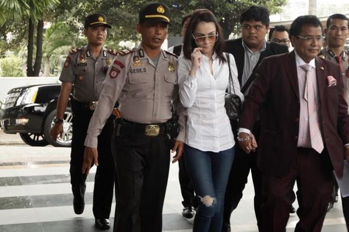 Dapat Jatah Mobil Mewah dan Kartu Kredit, Jaksa Siap Jemput Paksa ...